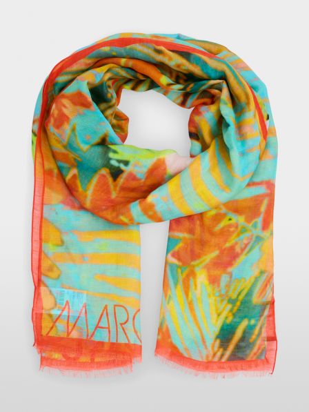 Delicate woven scarf with linen and silk | marc-cain.com/en